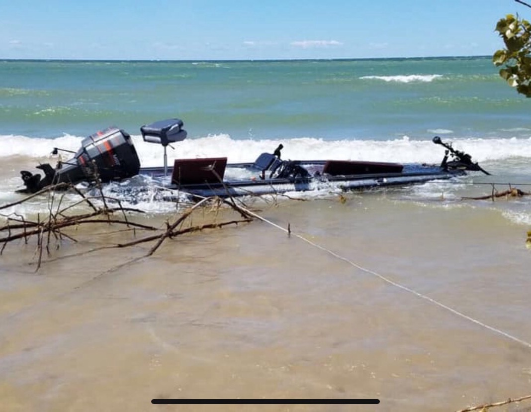 Charter boat fishermen save couple from sinking boat ...