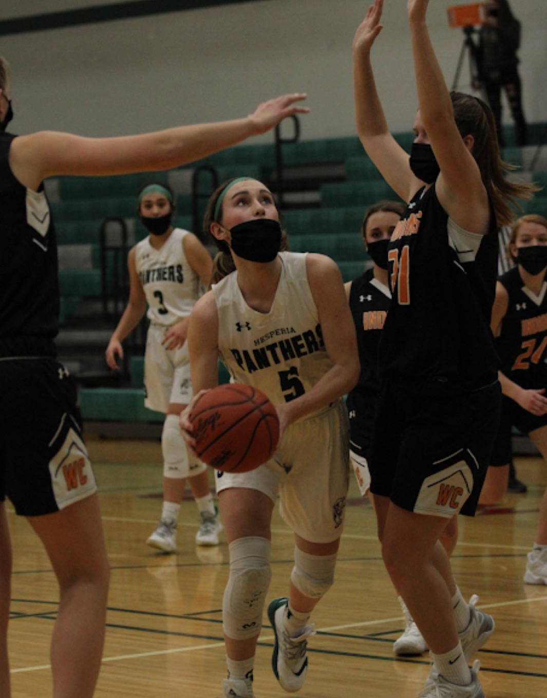 Emily Bayle breaks 50-year scoring record at Hesperia ...